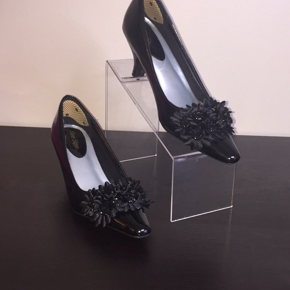 Silver Slipper | Shoes | Nwt Silver Slipper Black Heels Wflowers 7 2 ...